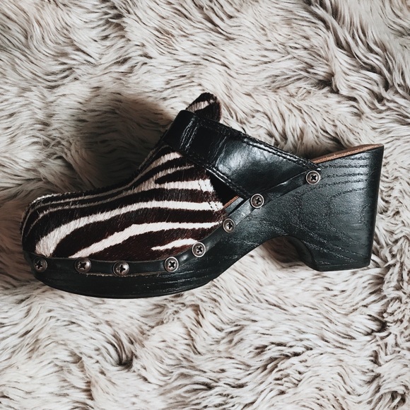 Via Uno | Shoes | Zebra Print Clogs | Poshmark
